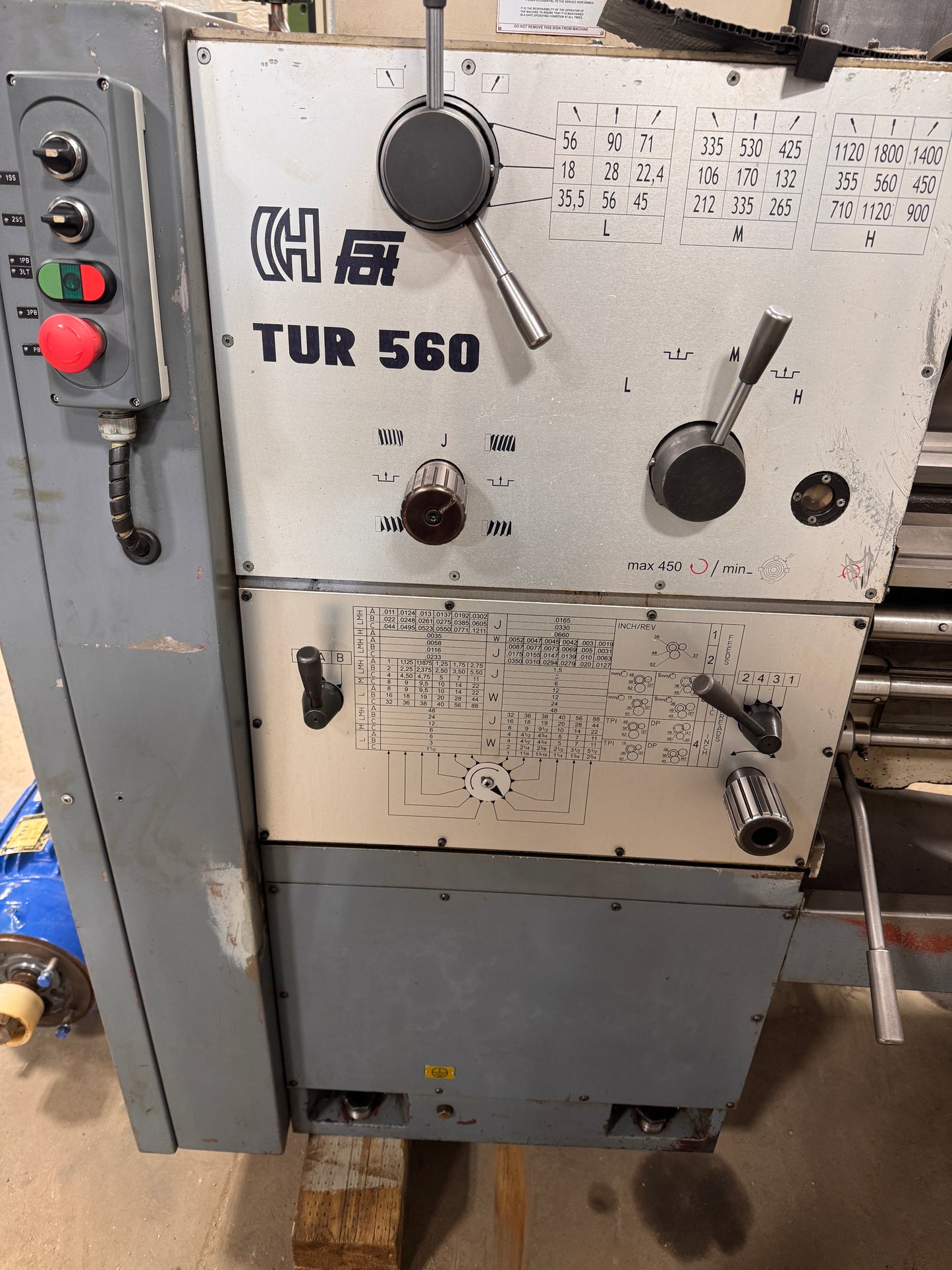 TUR 560 Manual Lathe – 24" Swing, 72" Centers, 16" Chuck | Stan Canada