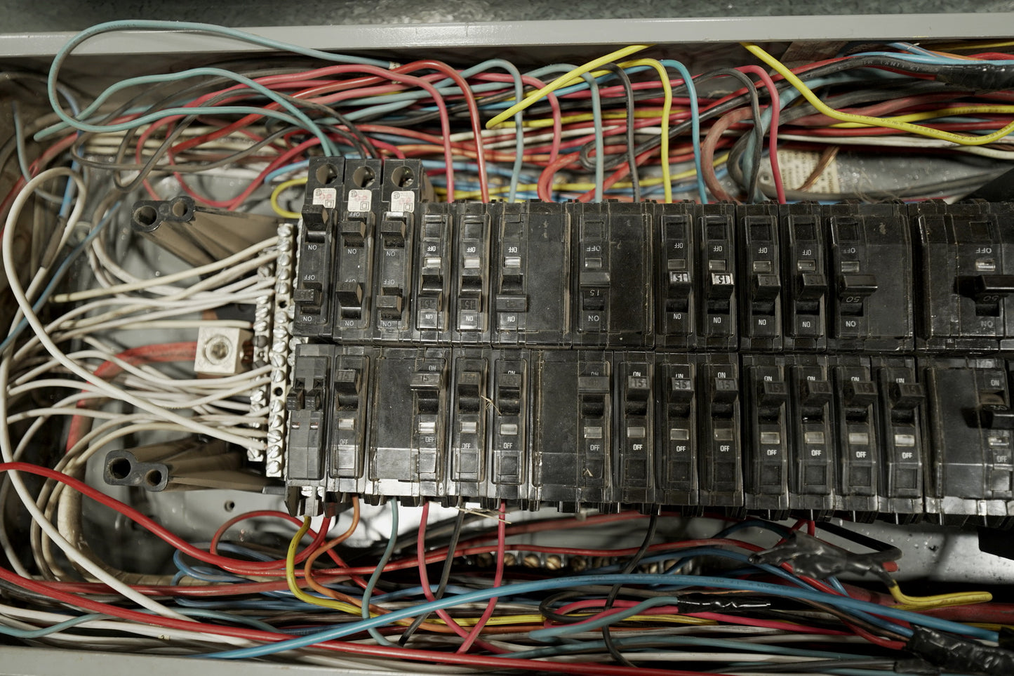 200A (120V/208V) Electrical Panel – Stan Canada