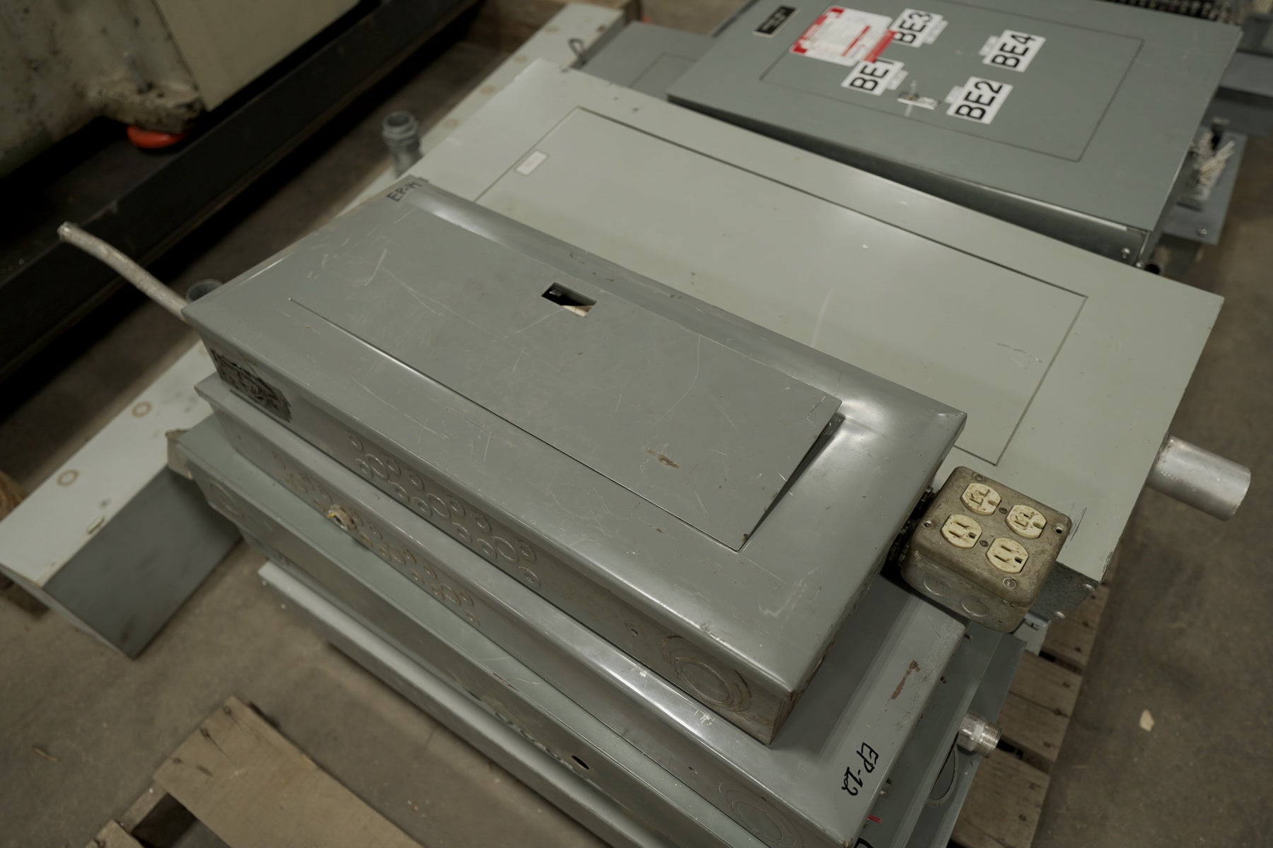 200A (120V/208V) Electrical Panel – Stan Canada