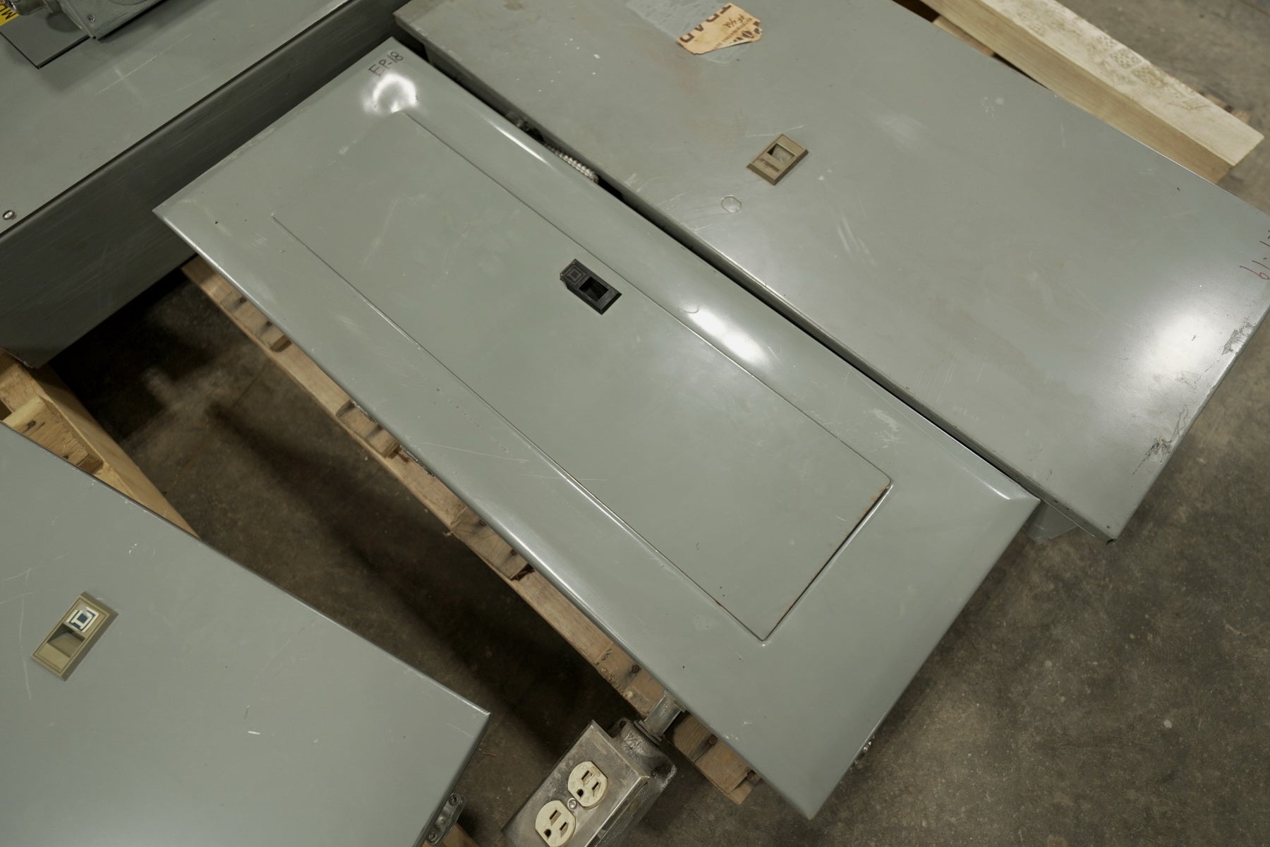 200A (120V/208V) Electrical Panel – Stan Canada