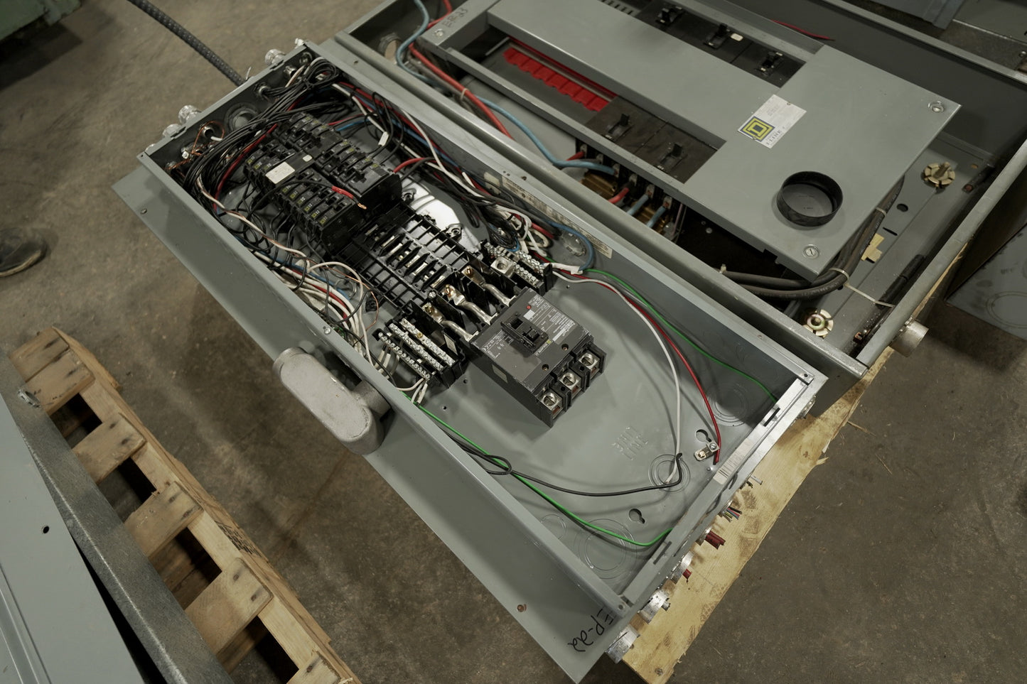 200A (120V/208V) Electrical Panel – Stan Canada