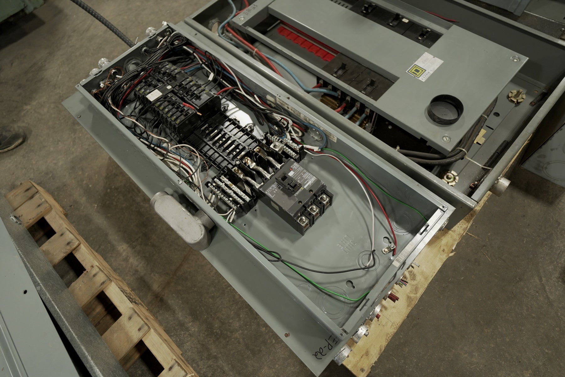 200A (120V/208V) Electrical Panel – Stan Canada