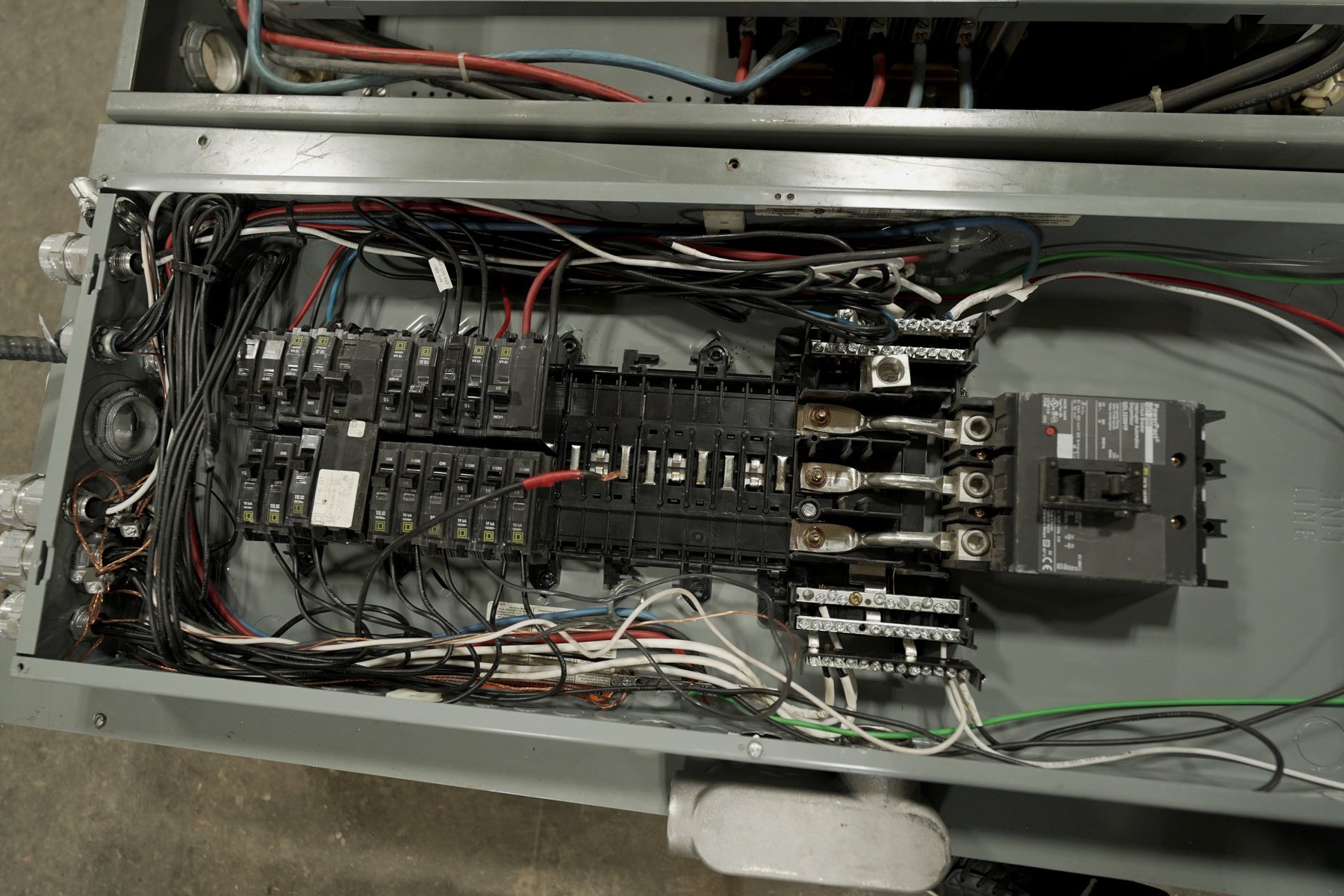 200A (120V/208V) Electrical Panel – Stan Canada