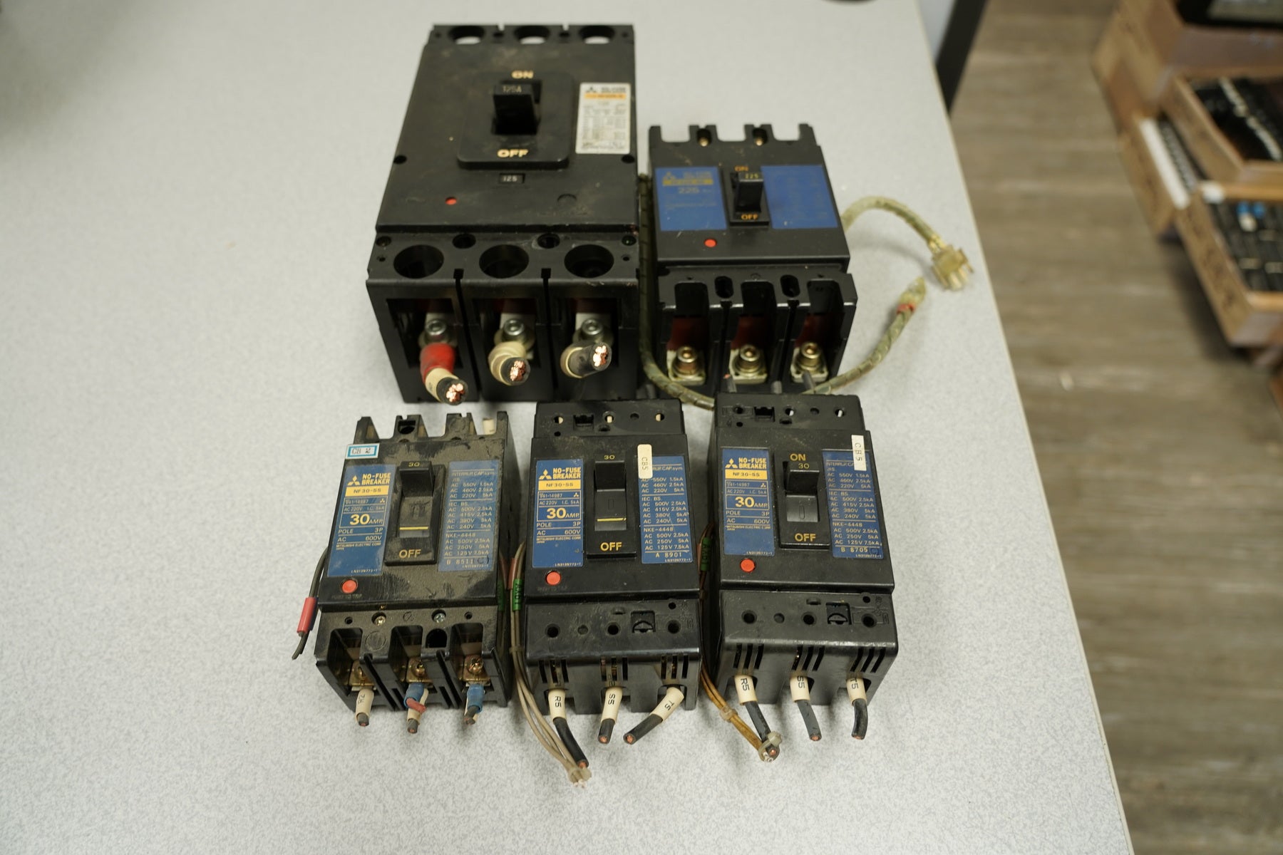 Mitsubishi 30A, 125A, 225A 3 Poles Circuit Breakers – Stan Canada